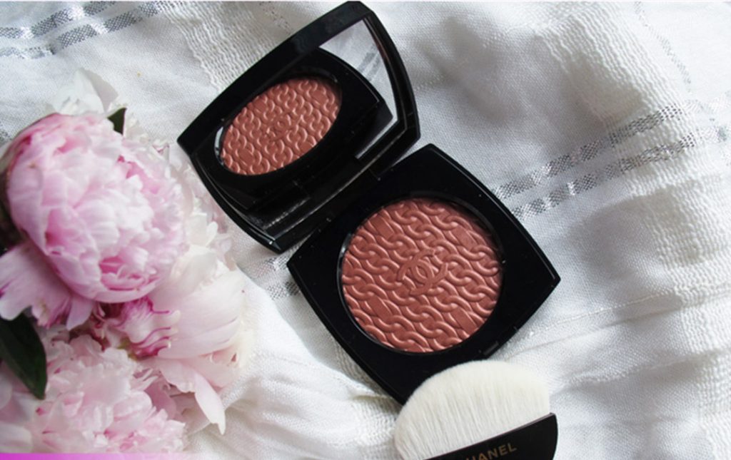 Know The Reasons To Use Chanel Highlighting Powder Compact – Good ...